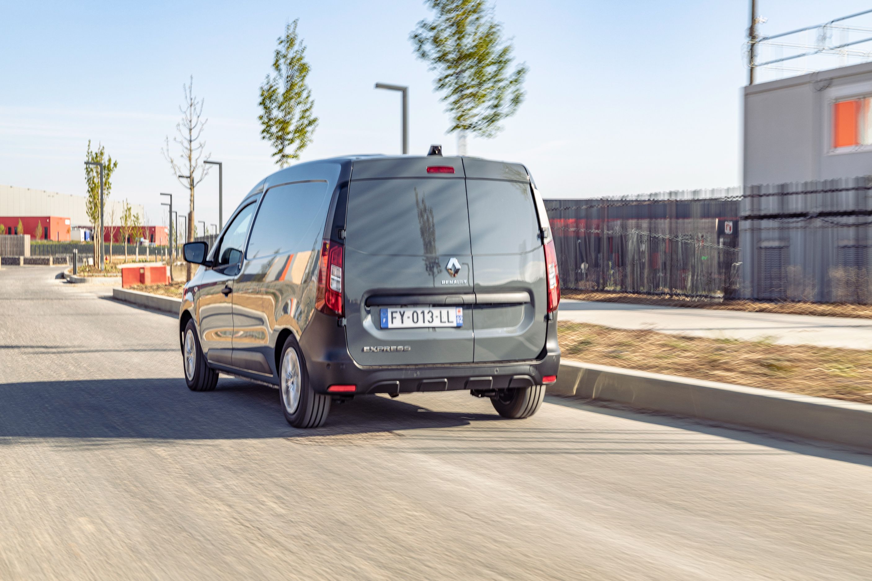Test drive Renault Express Van: Δυναμική πρακτικότητα | gMotion by gazzetta