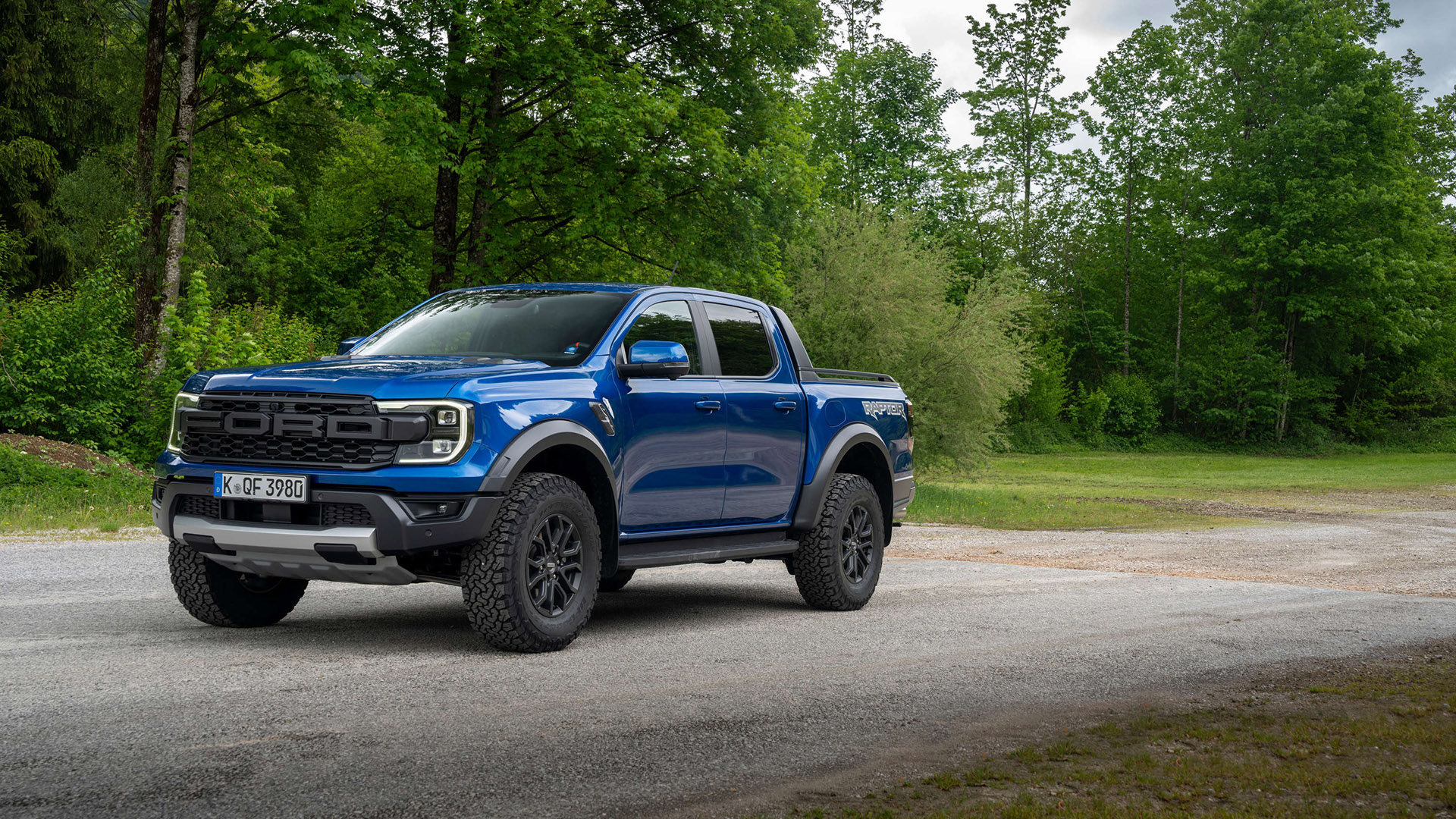 Ford Ranger Raptor: Πώς γίνεται η… τέλεια «απογείωση» στο χώμα ...