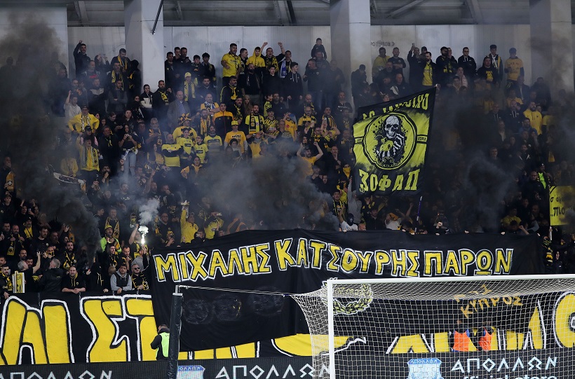 ΑΕΚ: Πανό στη μνήμη του Μιχάλη Κατσούρη στο γήπεδο του Απόλλωνα Λεμεσού ...