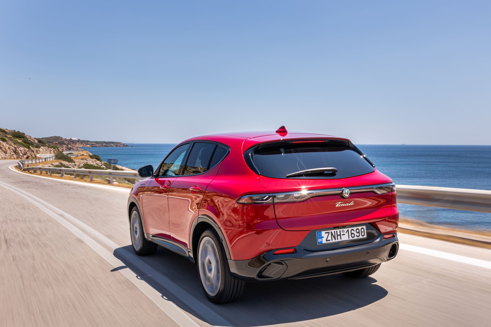 Αυτές τις γιορτές η Alfa Romeo Tonale πάει για... ψώνια | gMotion by ...