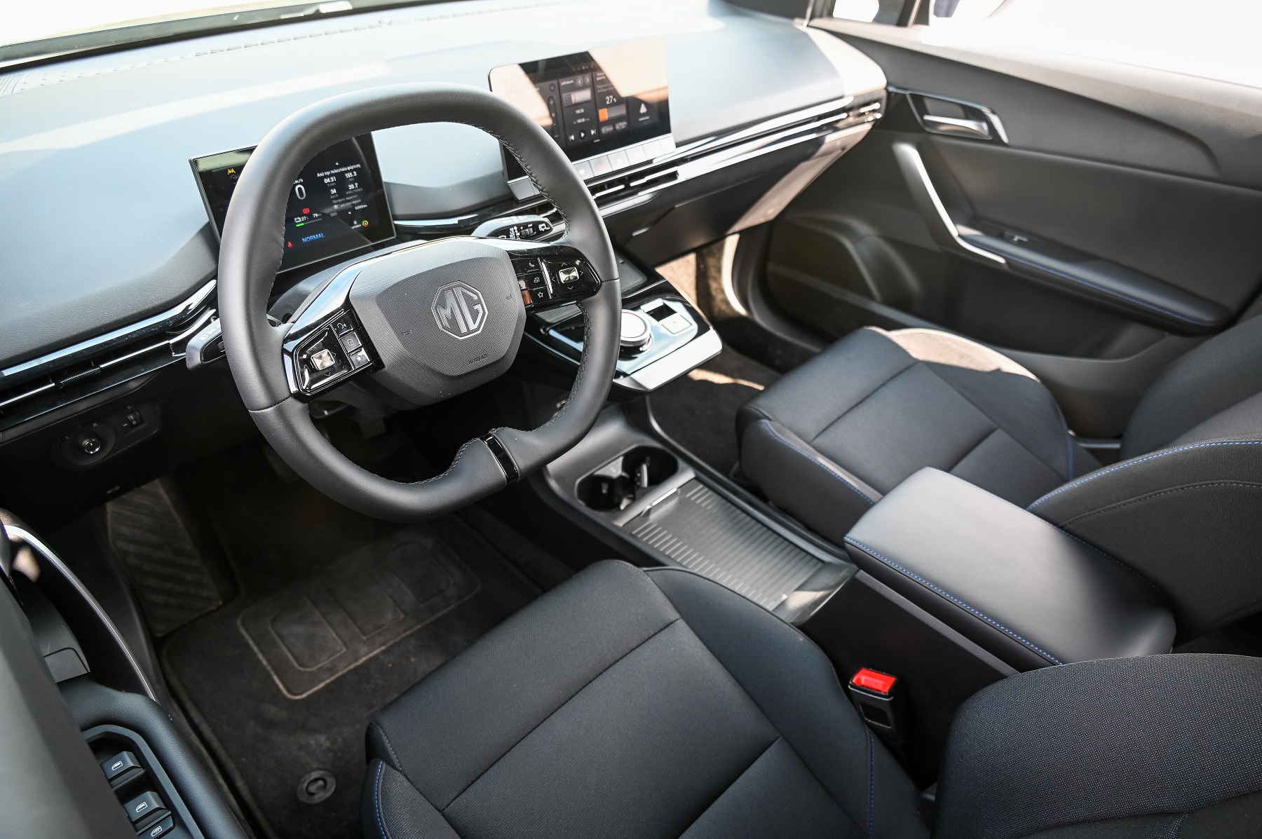 Συγκρίνουμε τα ηλεκτρικά οικογενειακά: MG4 Exclusive vs Volkswagen ID.3 Pro Performance ...