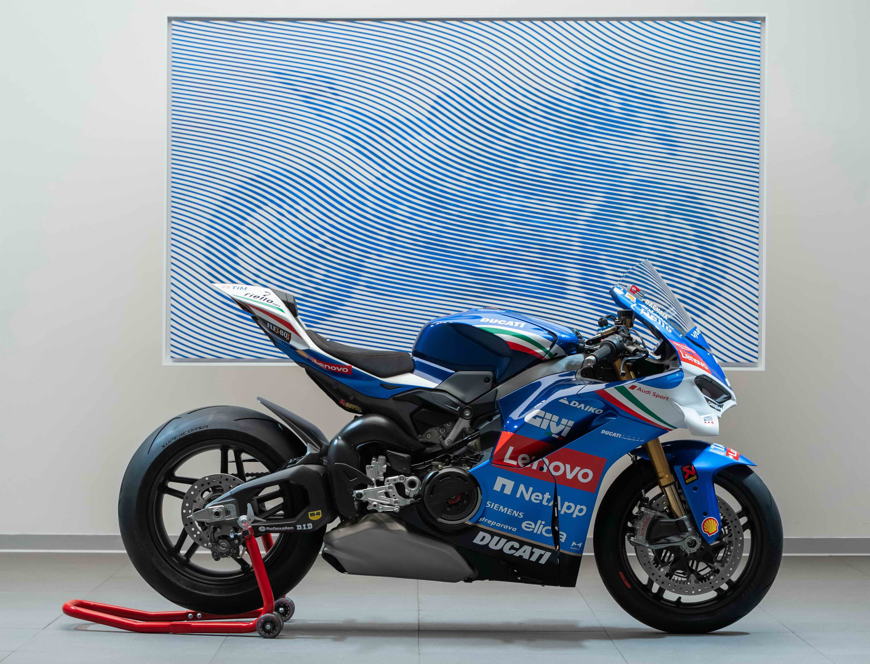 To Ducati Panigale V4 Tricolore Italia εμπνέει διάσημους καλλιτέχνες ...