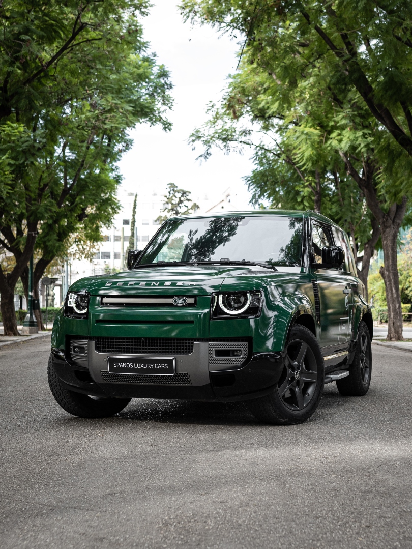 Αυτά τα Χριστούγεννα η Barbour μοίρασε δώρα με το Land Rover Defender ...