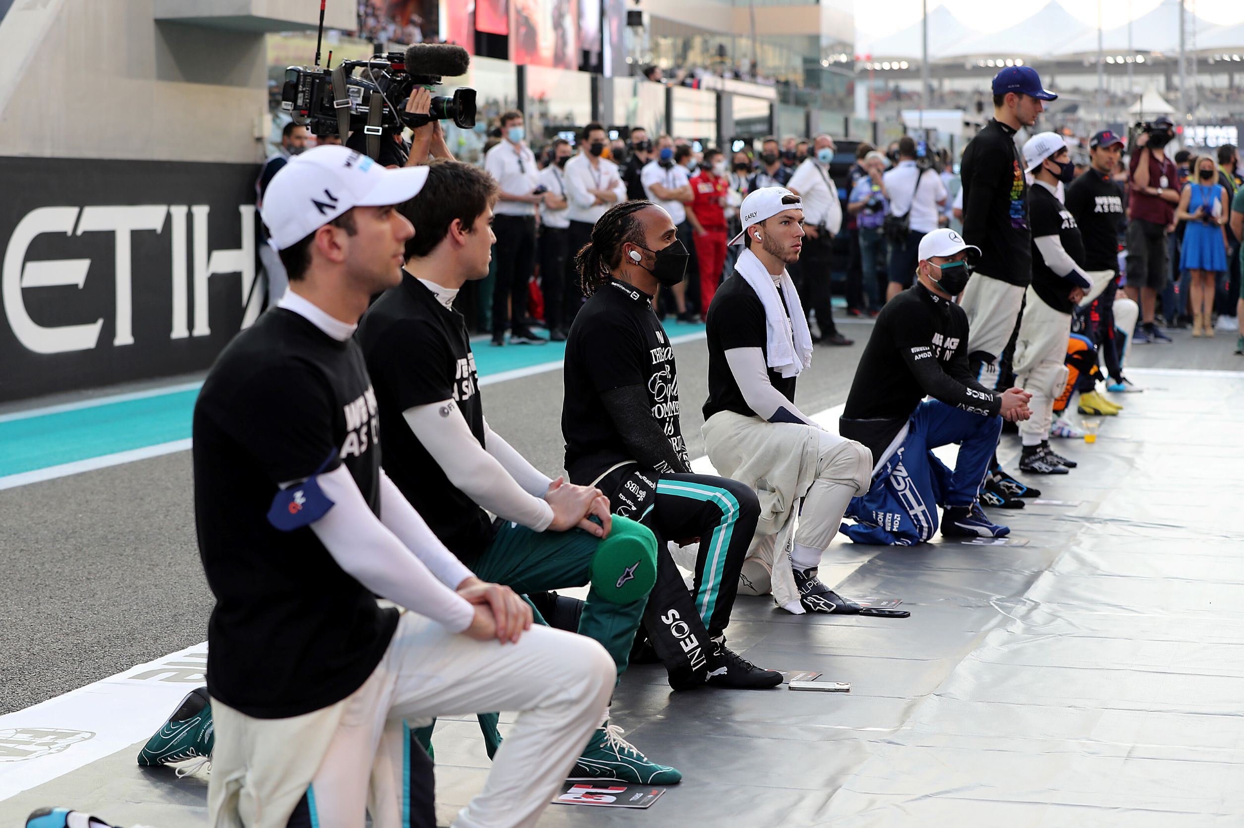 Formula 1: O Φέτελ διαφωνεί με την κατάργηση της καμπάνιας «We Race as ...