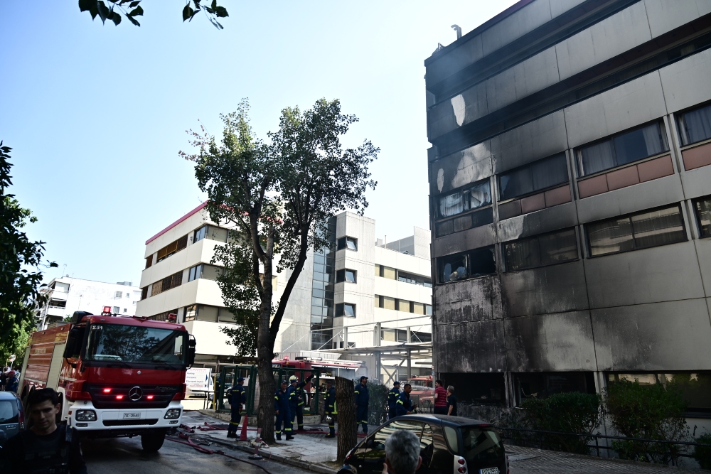 Φωτιά στο Metropolitan στον Χολαργό: Εκκενώθηκε το νοσοκομείο (vid ...