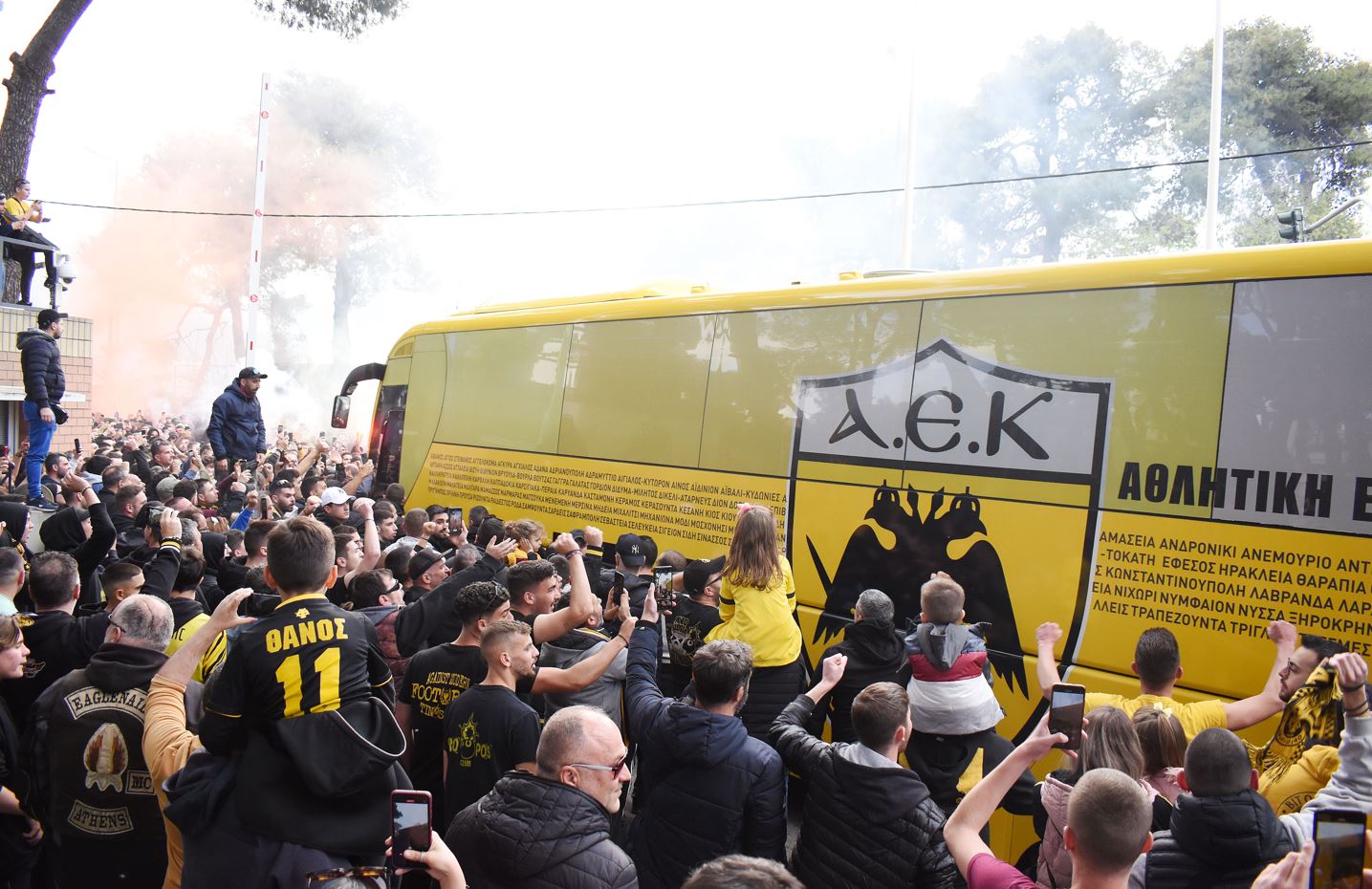 ΑΕΚ: Κιτρινόμαυρη τρέλα στο ξενοδοχείο της Ένωσης πριν την αναχώρηση ...