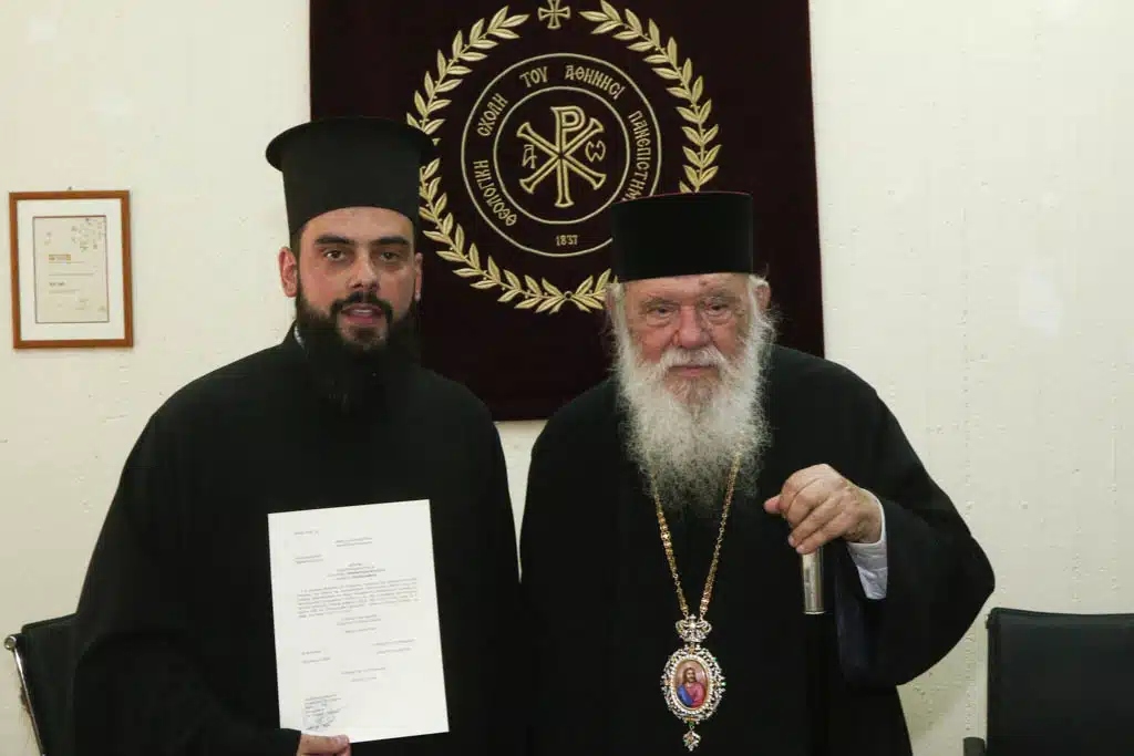 Παναθηναϊκός-Ολυμπιακός: Ποιος είναι ο πάτερ που ζήτησε τη φανέλα του ...
