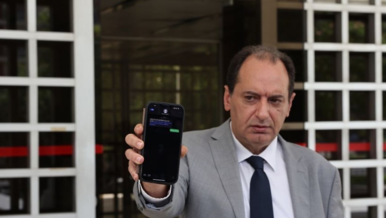 Ο Σπίρτζης έδειξε τα SMS που του έστειλαν για να παρακολουθήσουν το ...