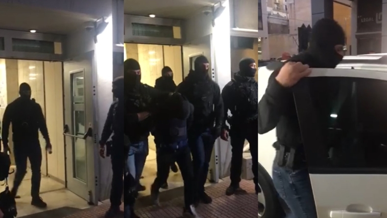 Η εξοδος του 18χρονου από τα δικαστήρια Πειραιά: Πάνοπλη αστυνομική ...
