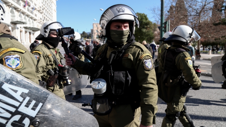 Στα «κάγκελα» οι αστυνομικοί στην Αθήνα: «Η ζωή δεν κοστίζει 30 ευρώ ...