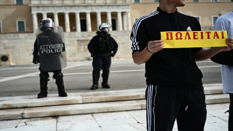 Δημοσκόπηση Mega: Τι πιστεύουν οι Έλληνες για γάμο ομόφυλων, τεκνοθεσία ...
