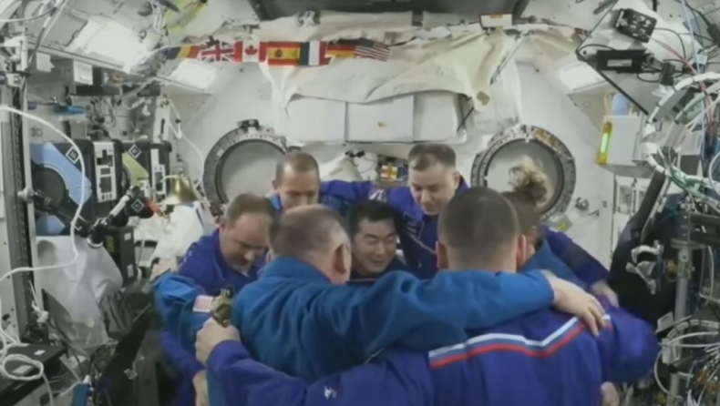Το πλήρωμα του ISS επέστρεψε στη Γη: Τι συμβαίνει στο σώμα τους μετά ...