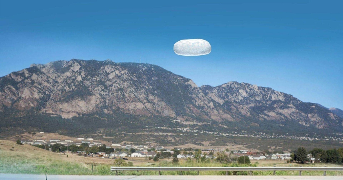 Το UFO σε σχήμα πατάτας που είδαν στρατιώτες πάνω από βουνό στο ...
