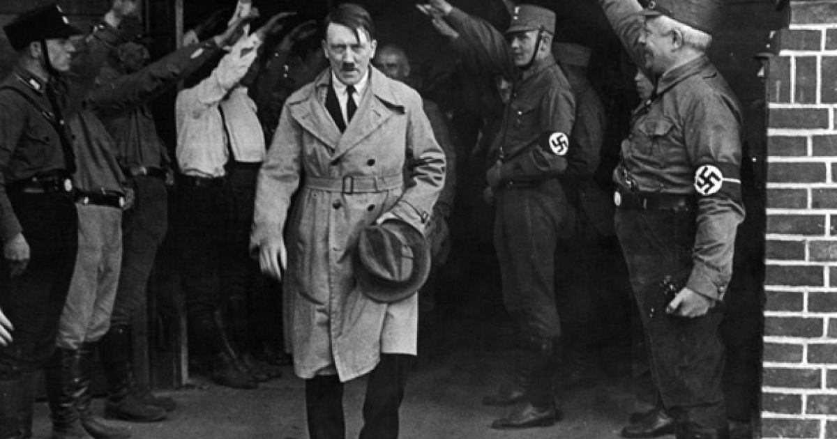 Πώς ο Χίτλερ απέκτησε το μουστάκι του | PLUS by gazzetta