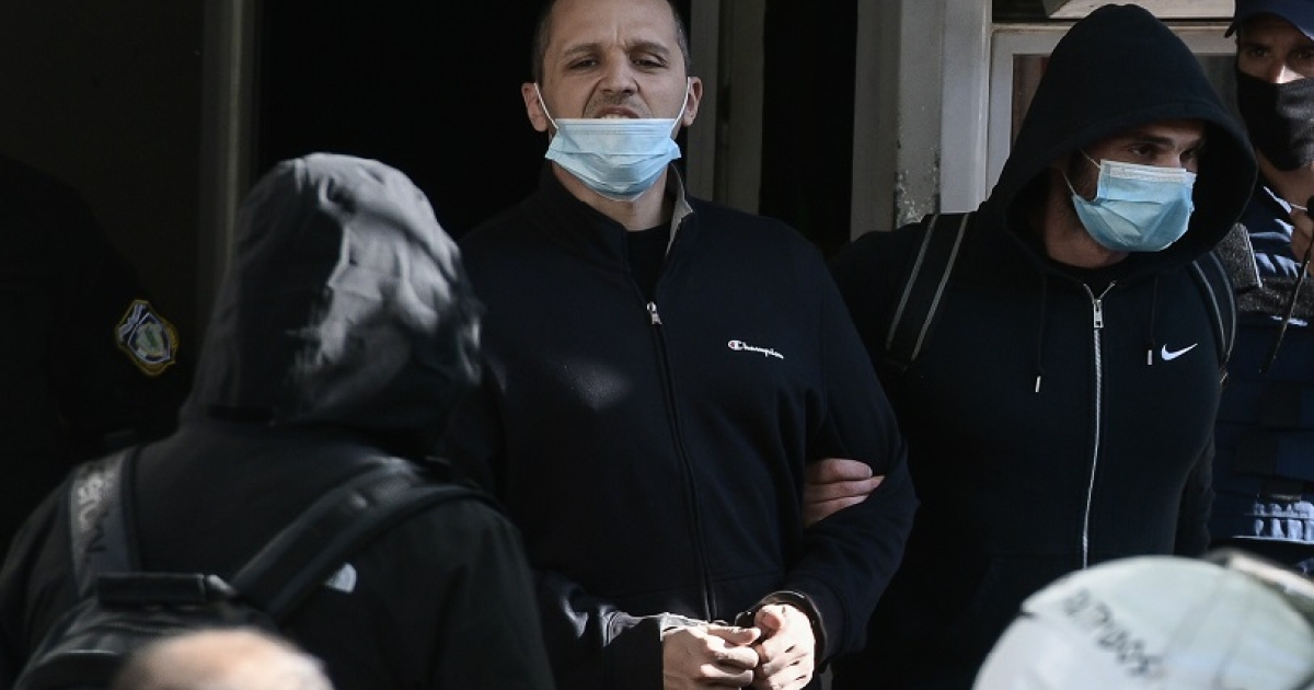 Θεούς και δαίμονες έβριζε και απειλούσε ο Κασιδιάρης καθώς έβγαινε με ...